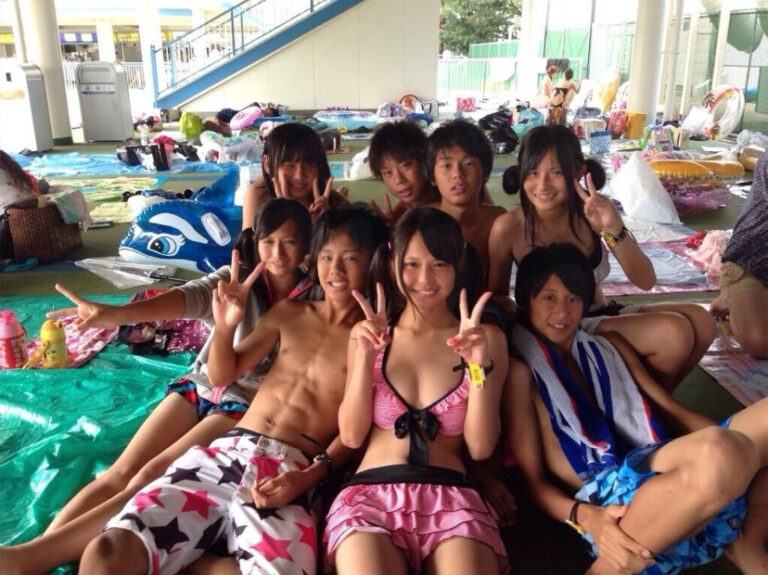 【画像】巨乳水着JCさん、既にだいぶ仕上がってるwwwwwwwwww