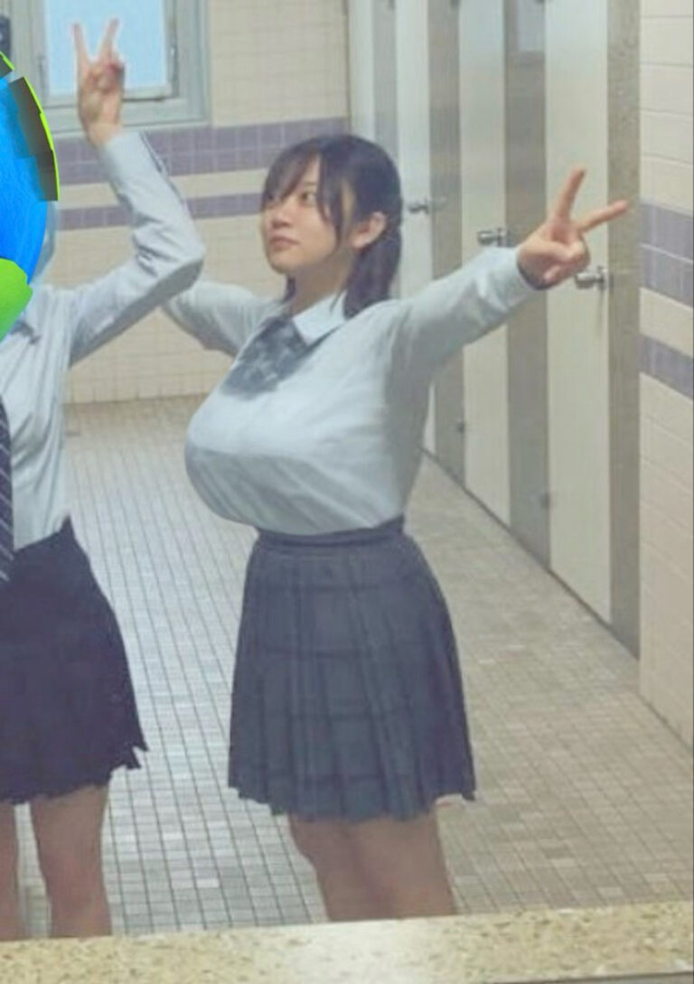 【動画】爆乳JDさん、デカすぎて服が入らないwwwwwwwww