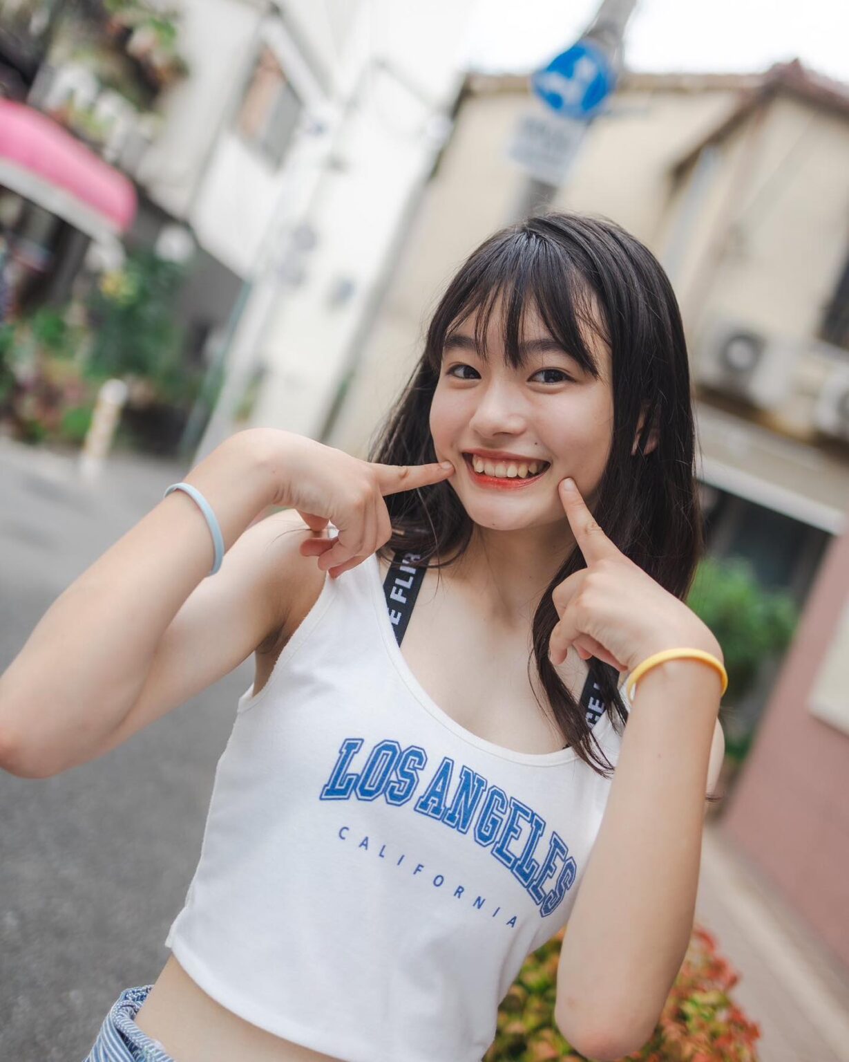 【画像】JCさん、自分の身体がエッチすぎるのに気付かず配信してしまうwwwwwwww