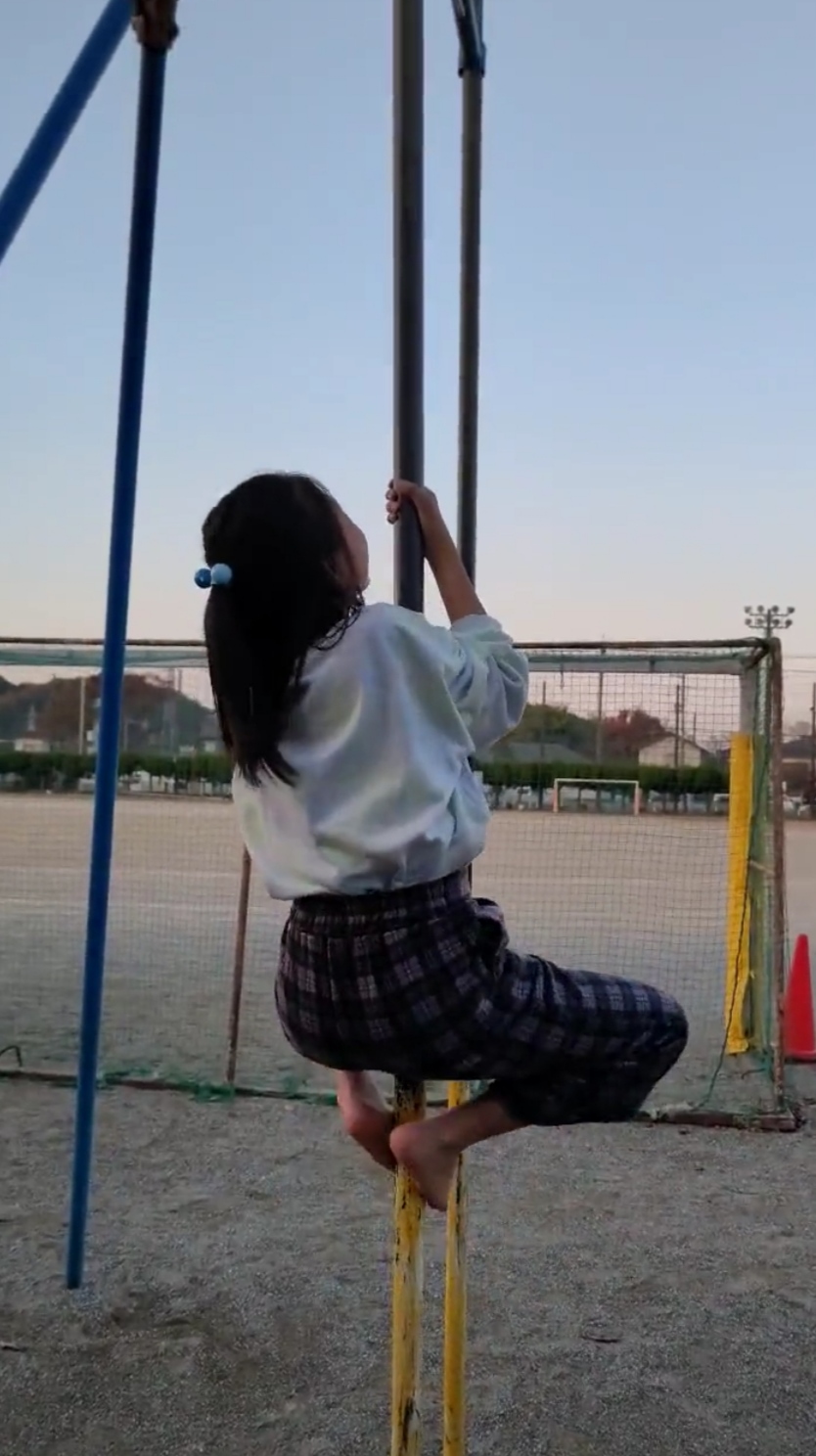 [B!] 【動画】登り棒JS「あれ…なにこれ…あっ♥」ｽﾘｽﾘ