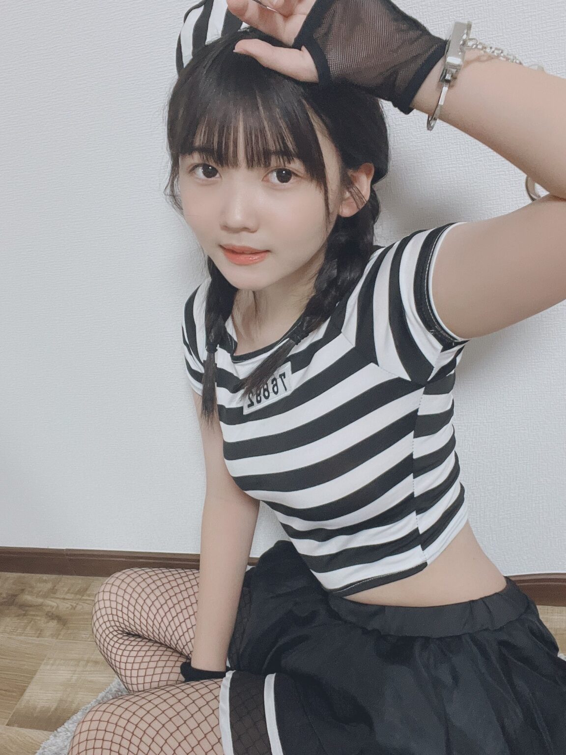 【動画】巨乳JCさん、自慢のボディを見せつけたい欲が溢れ出てしまうwwwwwww