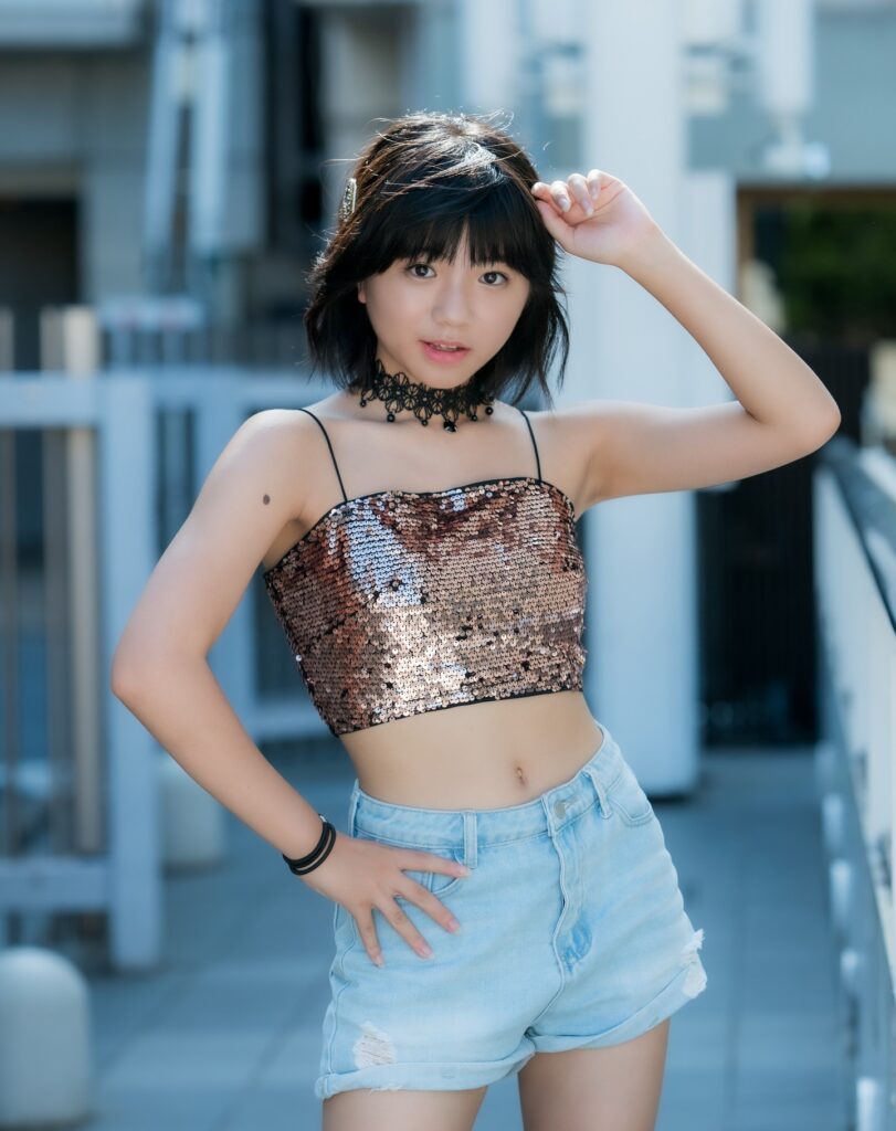 【動画】巨乳JCさん、自慢のボディを見せつけたい欲が溢れ出てしまうwwwwwwwwwww