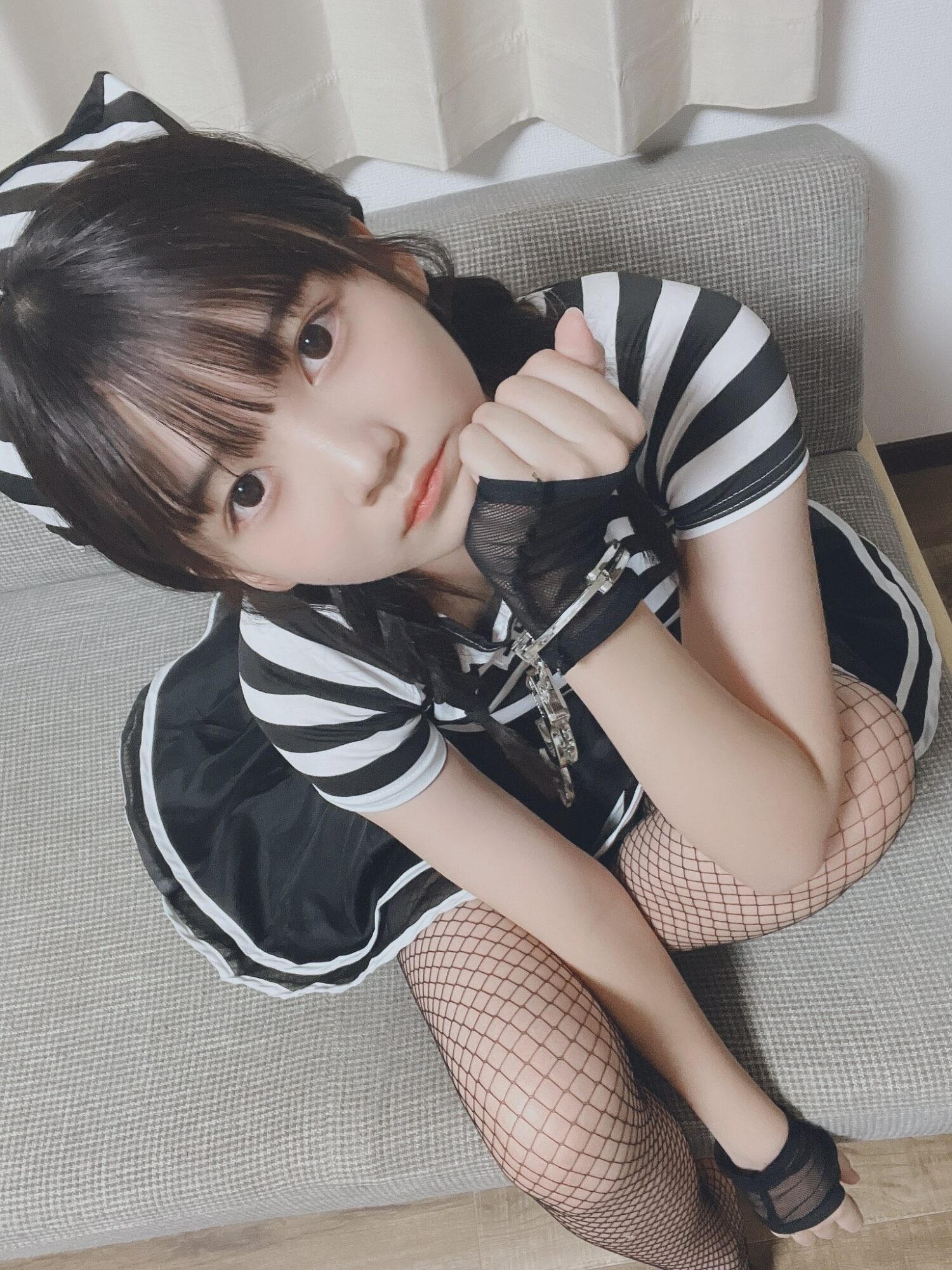 【動画】巨乳JCさん、自慢のボディを見せつけたい欲が溢れ出てしまうwwwwwww