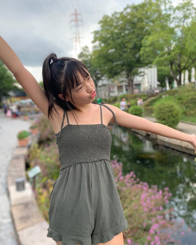 【動画】巨乳JCさん、自慢のボディを見せつけたい欲が溢れ出てしまうwwwwwww