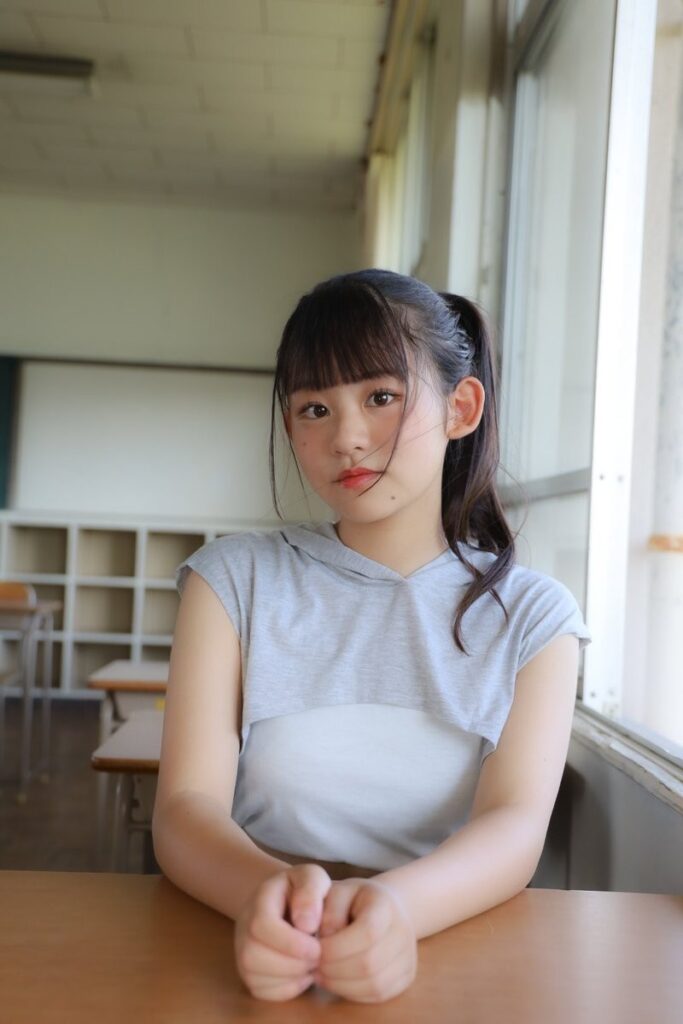 【動画】巨乳JCさん、自慢のボディを見せつけたい欲が溢れ出てしまうwwwwwww