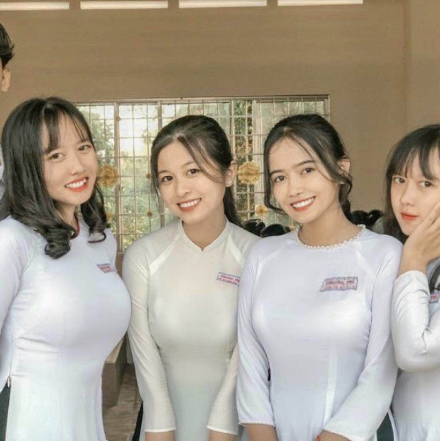 【動画】あたシコ巨乳JCさん、自慢のボディを見せつけたい欲が溢れ出てしまうwwwwwww