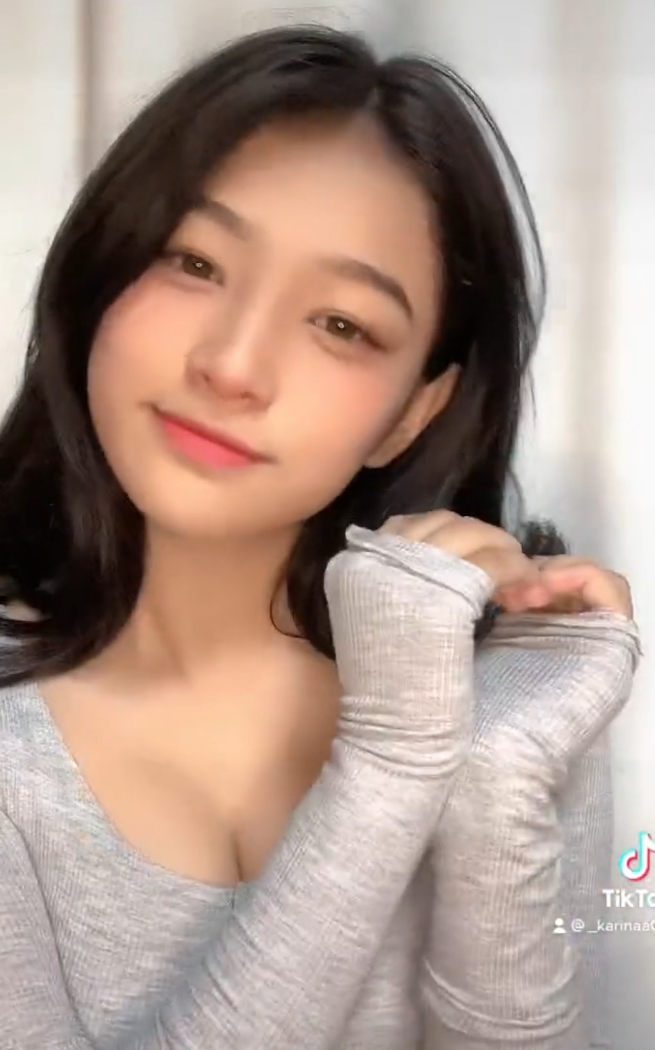 【動画】あたシコ巨乳JCさん、自慢のボディを見せつけたい欲が溢れ出てしまうwwwwwww