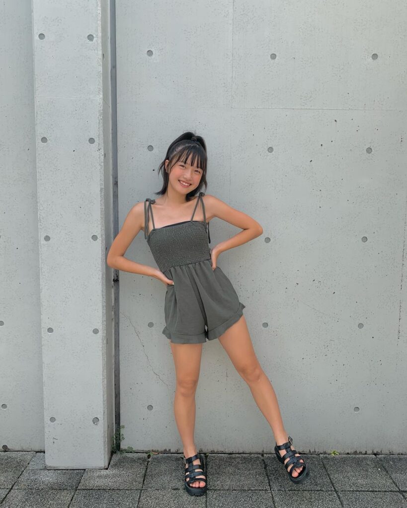 【動画】巨乳JCさん、自慢のボディを見せつけたい欲が溢れ出てしまうwwwwwwwwwww