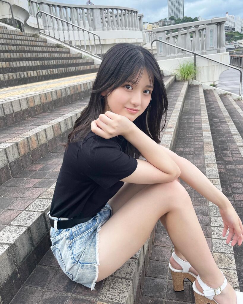 【動画】巨乳JCさん、自慢のボディを見せつけたい欲が溢れ出てしまうwwwwwww