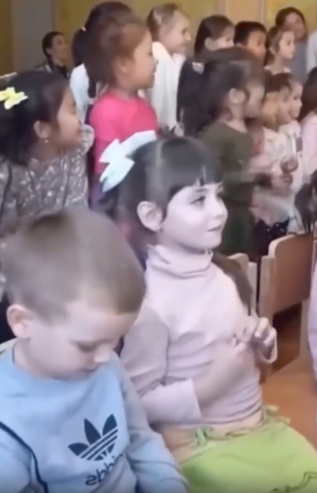【動画あり】ロシア人幼女さん、クラスの同級生を誘惑してしまうww