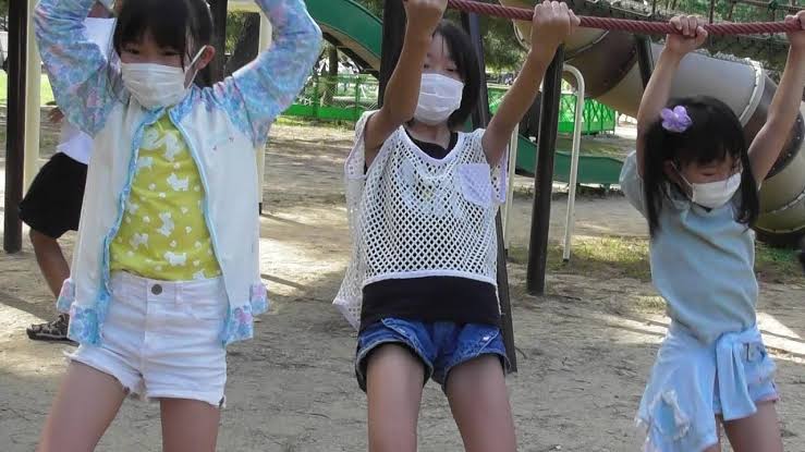 【動画】JSさん、ショートパンツで太もも丸出ししてしまうwwwwwwwwww