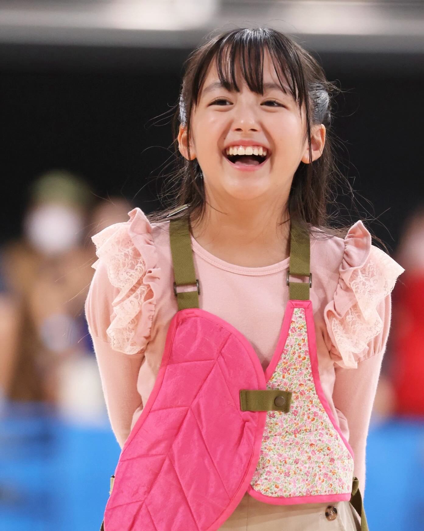 【画像】太ももがめちゃくちゃきれいなJSが発見されるwwwwwwww