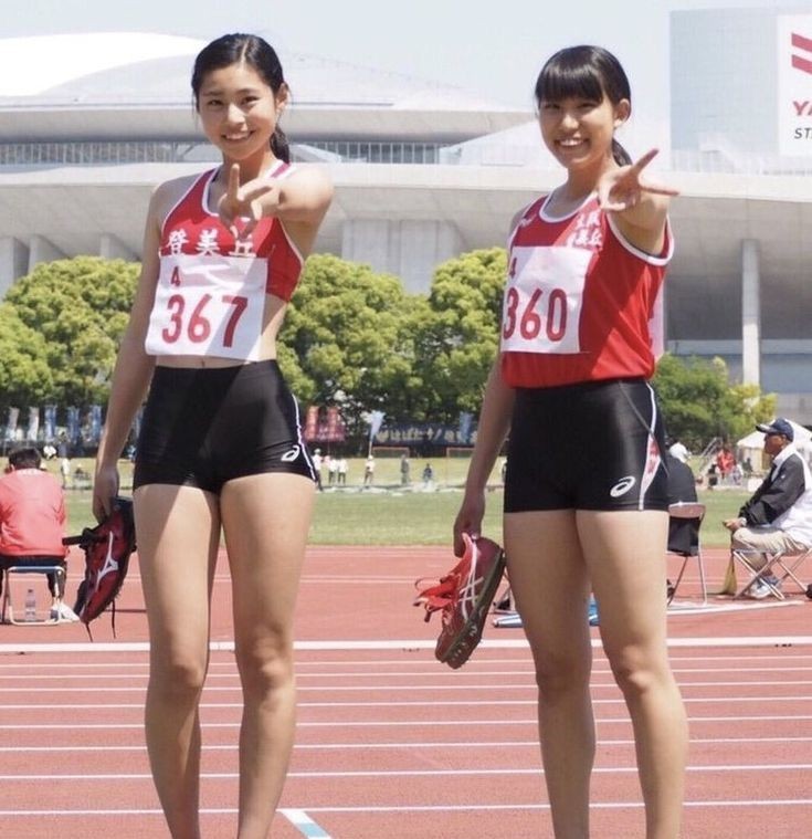 【画像】陸上部JKさん、ユニフォームがあたシコすぎるwwwwwww