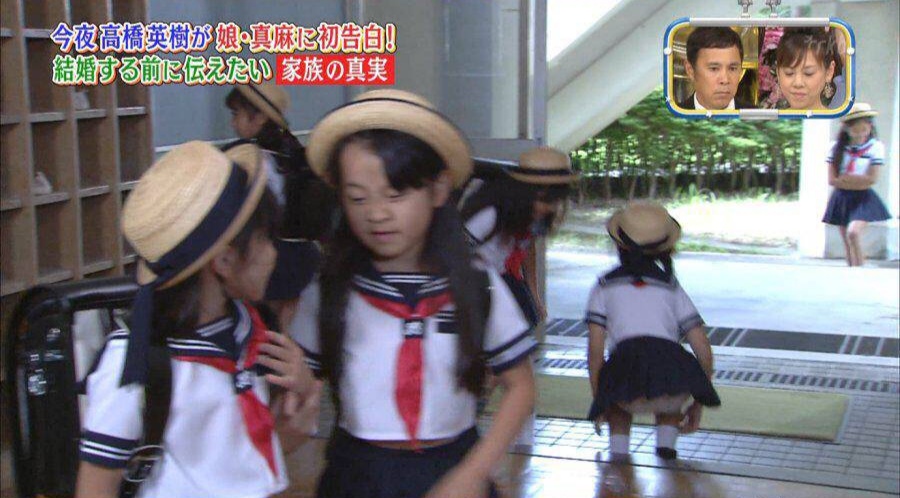 【画像】ミニスカJSだらけの私立小学校wwwwwww