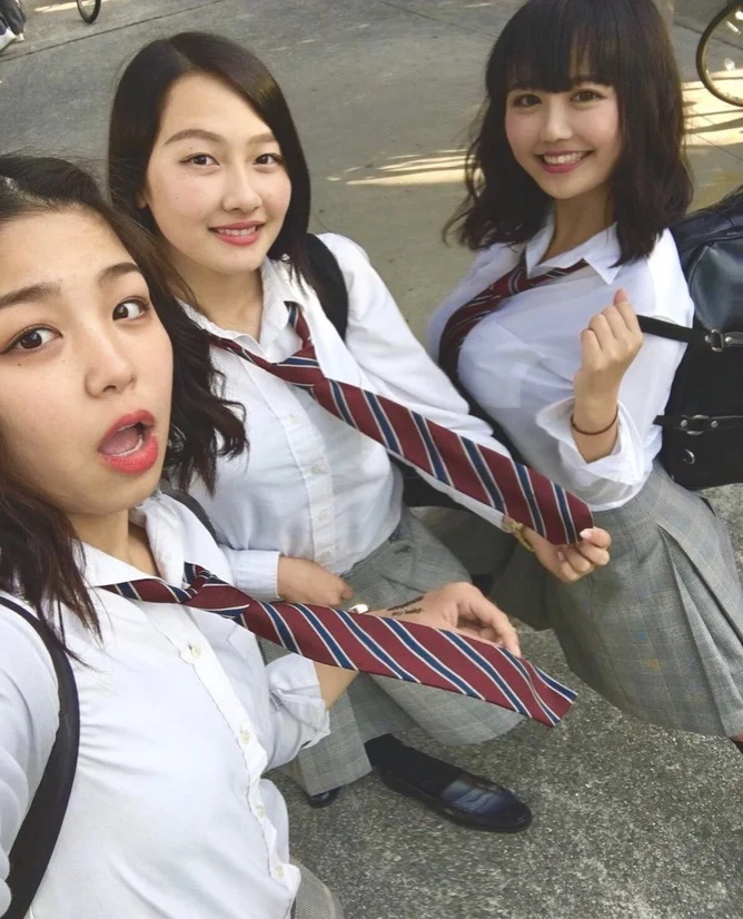 【画像】爆乳JK(16)さん、1人だけ規格外のお ぱいを晒してしまうwwwwwwwwww