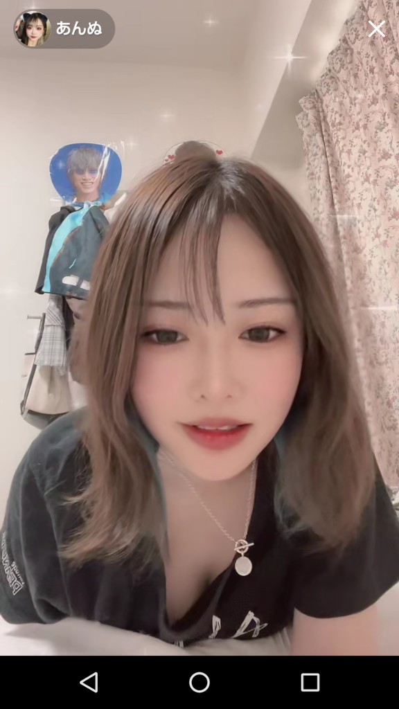 【画像】JKの生配信、無防備すぎるwwwwwwwwww