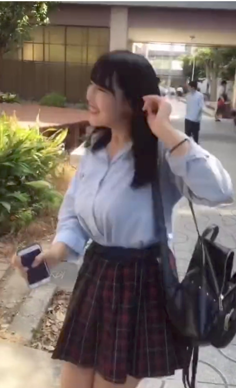 【動画】巨乳JKさん、調子に乗っておっぱいをバルンブルン揺らしてしまうwwwwwwwww