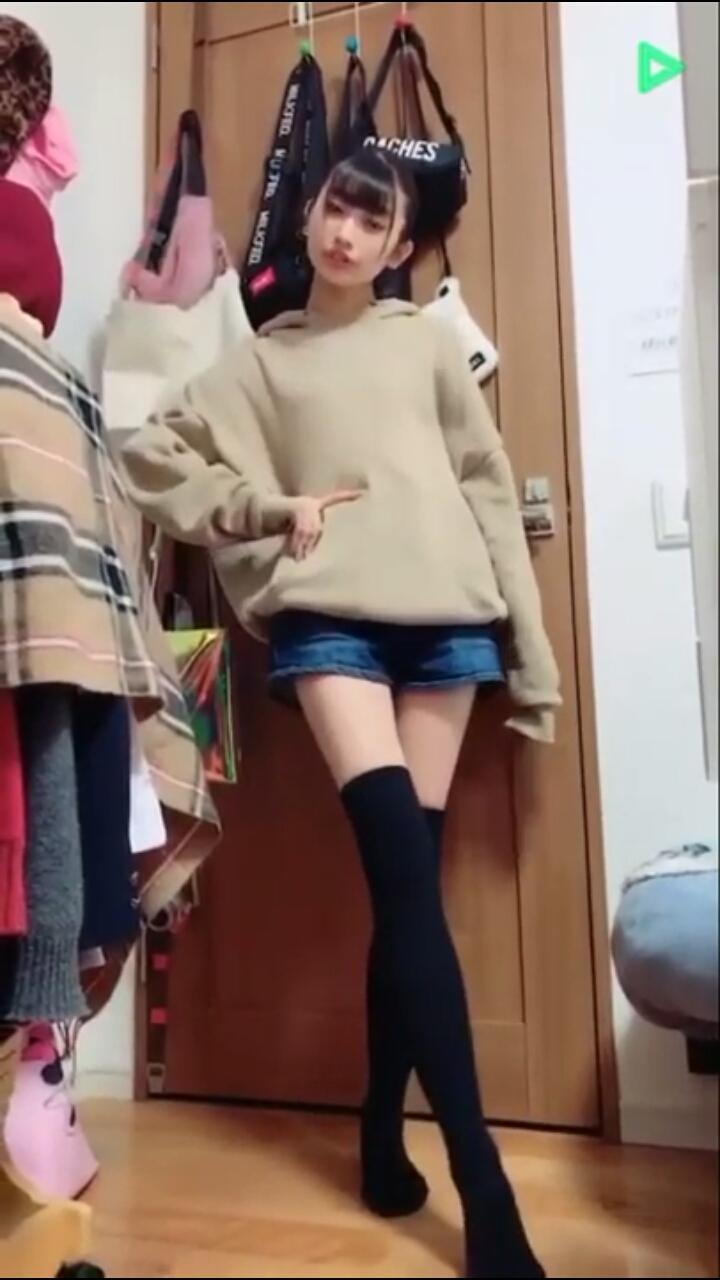 【画像】JS高学年のニーソ、ドスケベすぎるwwwwwww