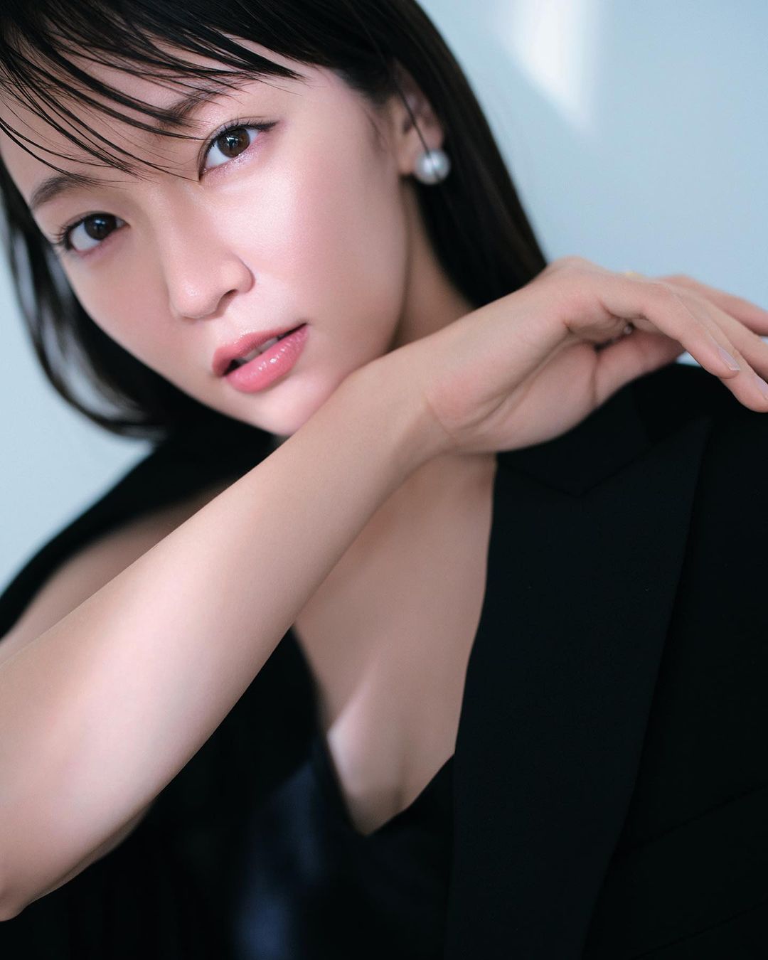 【画像】吉岡里帆さん、またもやエチエチな格好で性的搾取されてしまうwwwwwwwwww